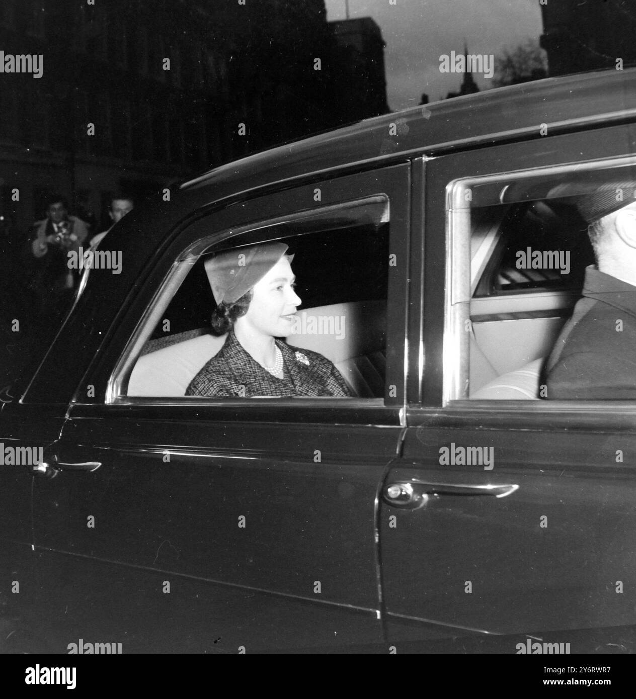 Queen elizabeth prince charles 1962 hi-res stock photography and images ...