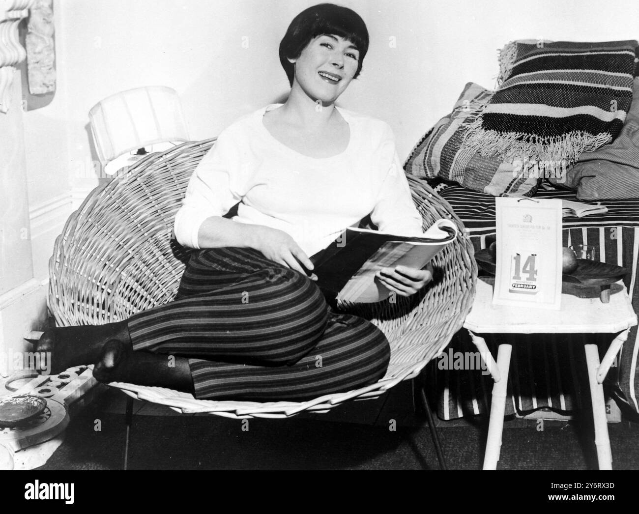 DIANA CUMMINGS - DEBUT THE BED BUG MERMAID / 10 FEBRUARY 1962 Stock ...