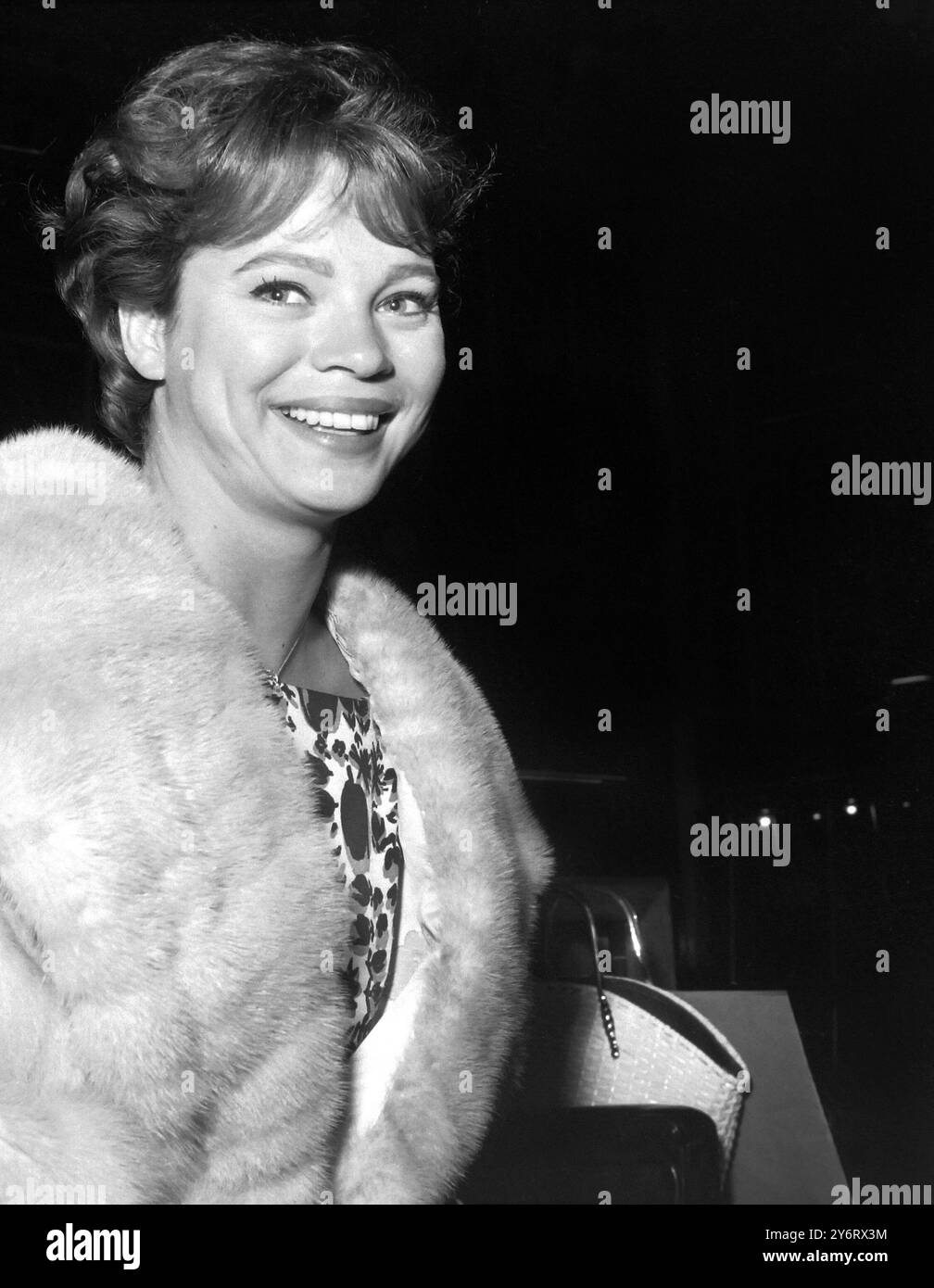 10 FEBRUARY 1962 JULIET PROWSE, ACTRESS, DANCER AND FIANCEE OF FRANK ...