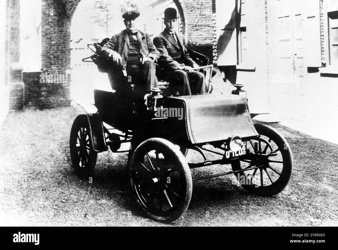 GEORGE MEISTER WITH THOMAS EDISON INVENTOR / 10 FEBRUARY 1962 Stock ...