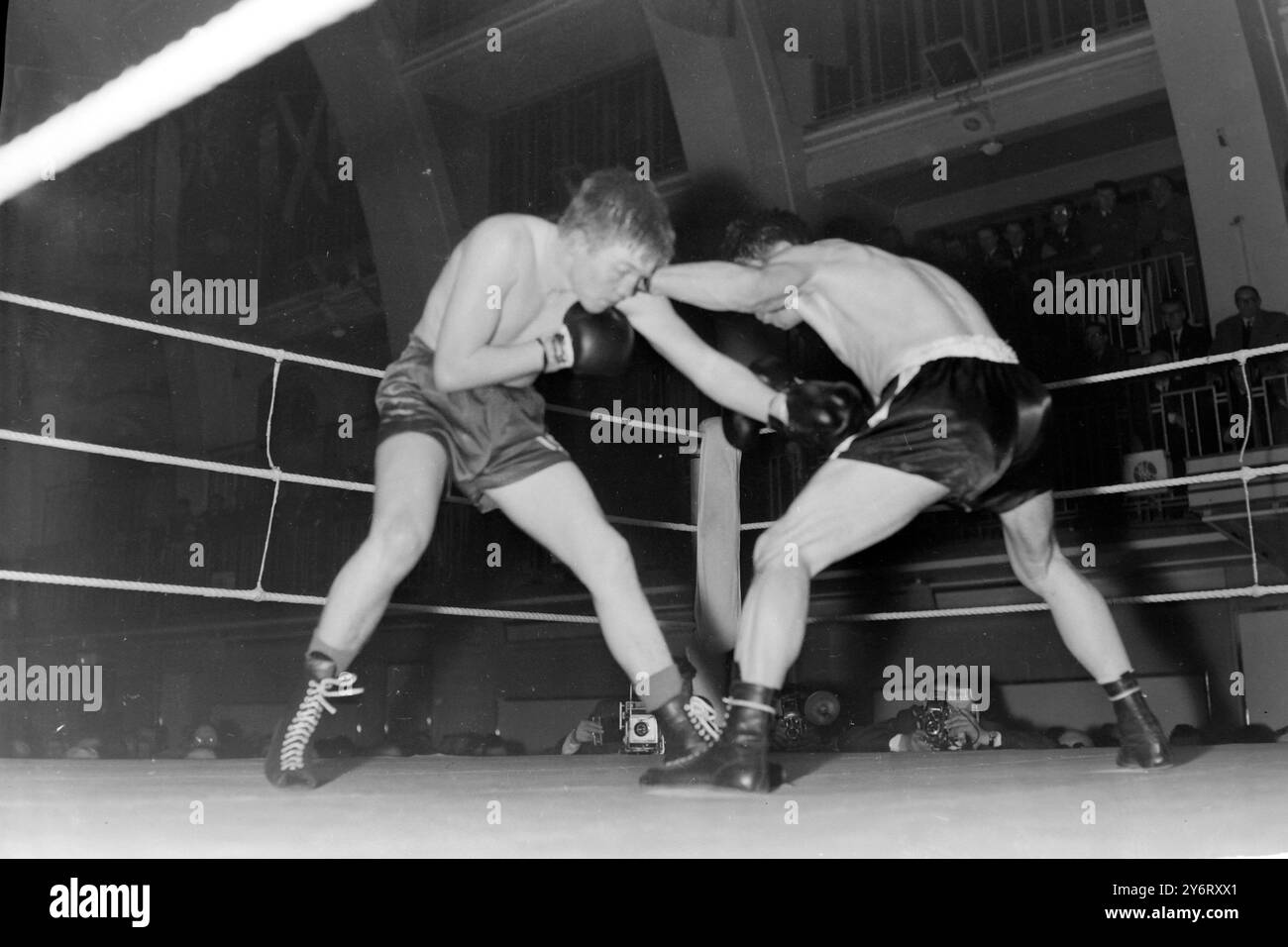 BOXERS EUGENE LE CONZANNET WITH TERRY SPINKS IN ACTION 7 FEBRUARY 1962 ...