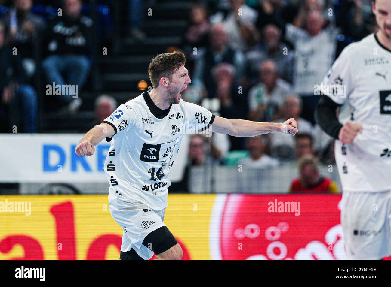 Torjubel Lukas Zerbe (THW Kiel, #24) GER, THW Kiel vs. MT Melsungen ...