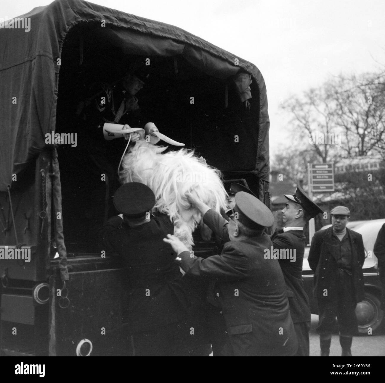 WELSH REGIMENT WITH TAFFY GOAT 6 FEBRUARY 1962 Stock Photo - Alamy