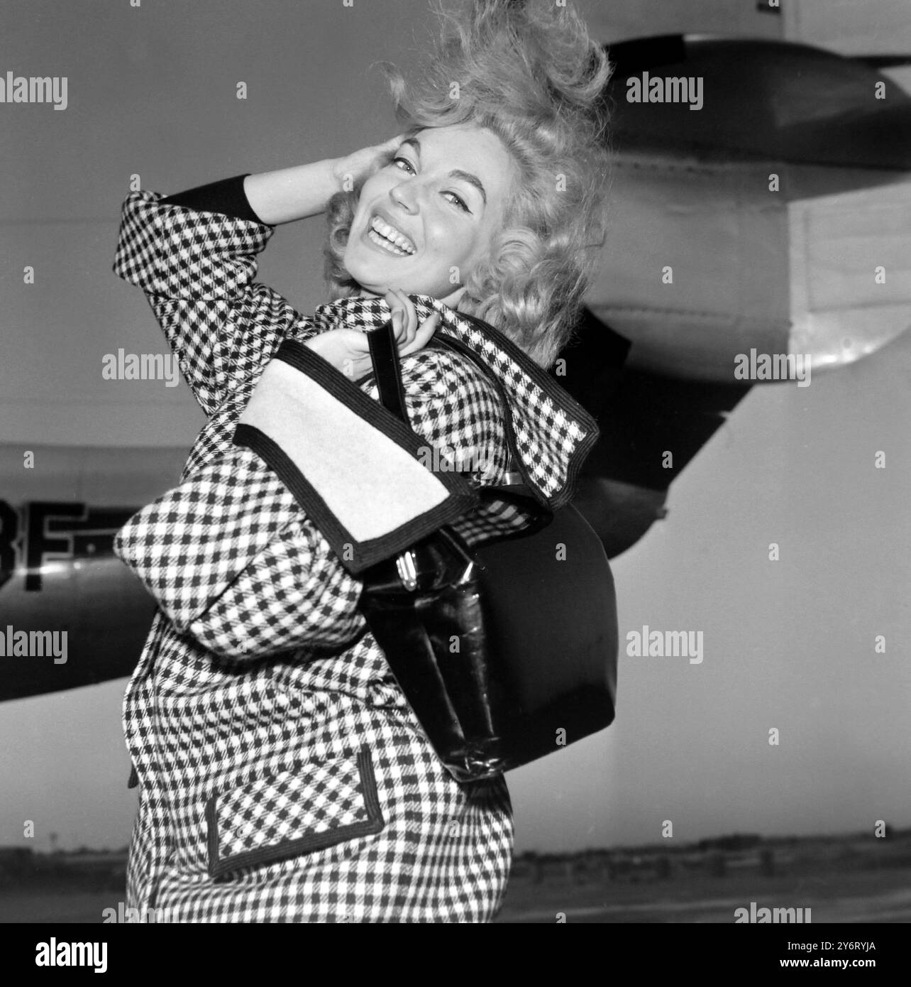 5 FEBRUARY 1962 MARIAN COLLINS AT LONDON AIRPORT, ENGLAND. ENROUTE TO ...