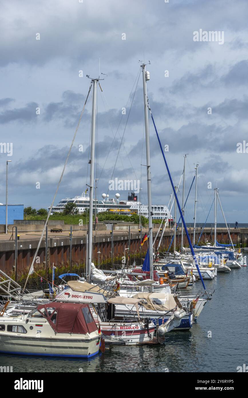 Sailing yachts in the north-east harbour, passenger ship MS Maud of ...