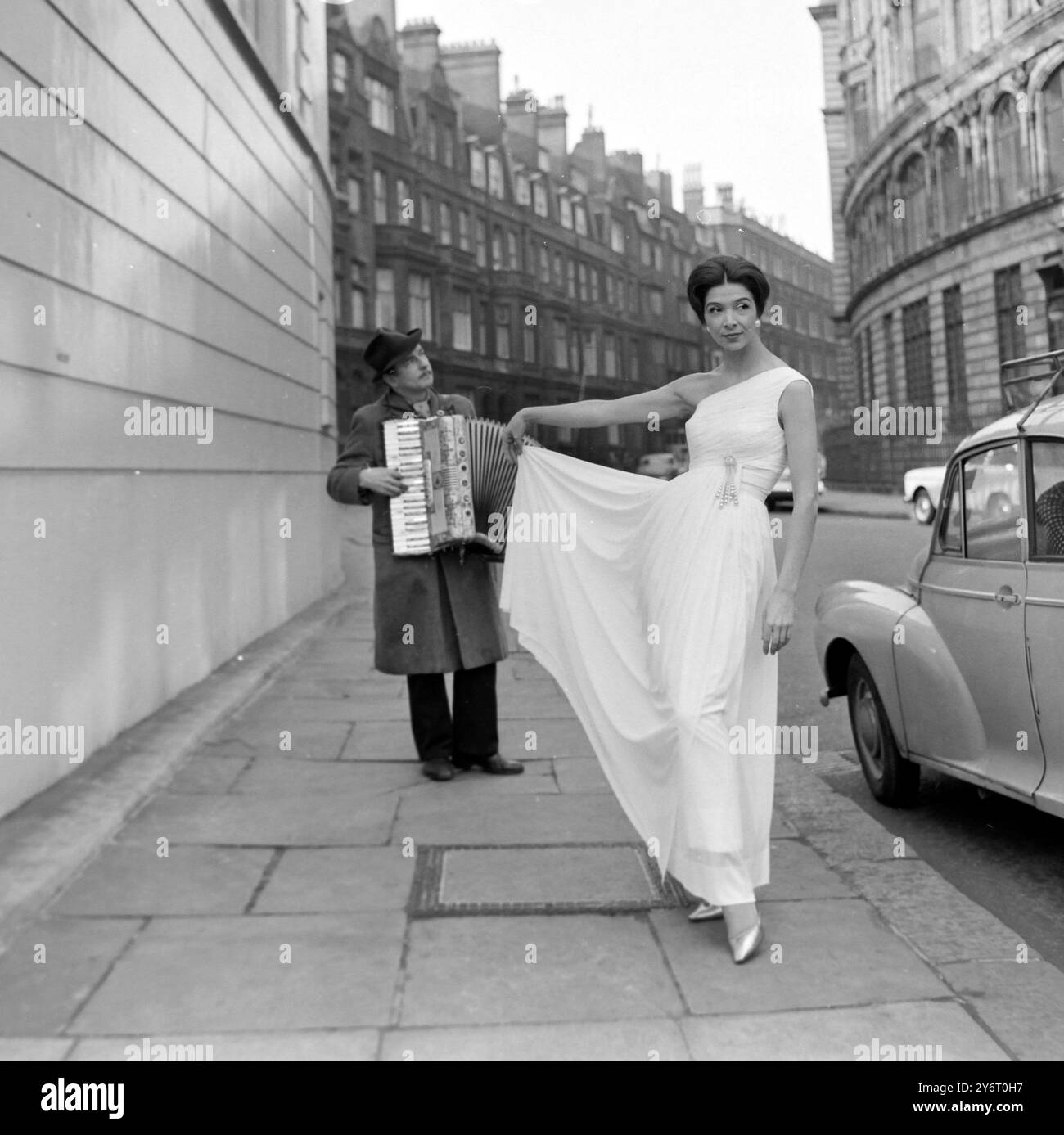 FASHION WALKER INGRID MODELS WHITE JERSEY EVENING DRESS 31 JANUARY 1962 ...