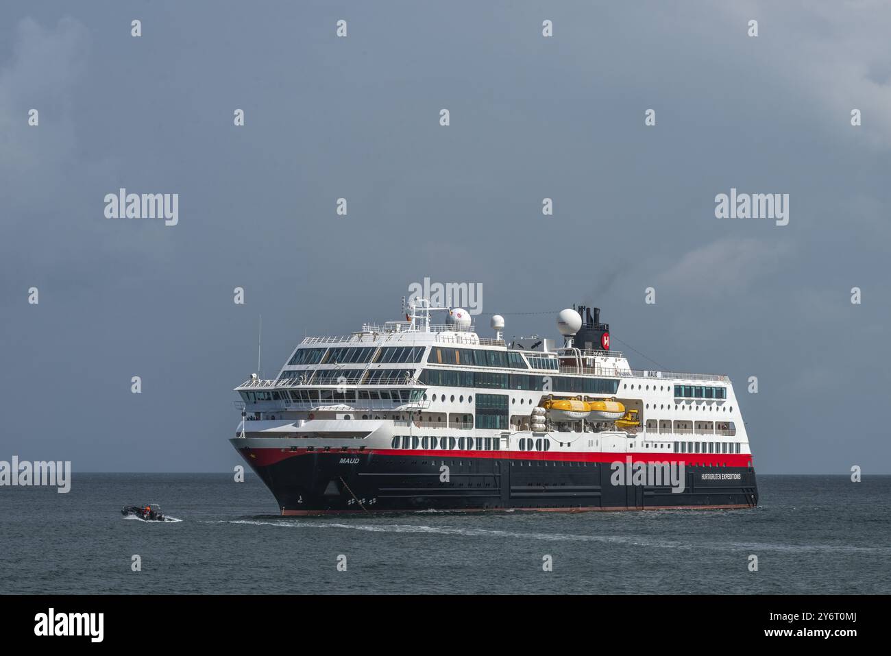 Passenger ship Maud, Hurtigruten Expeditions in the roadstead off the ...