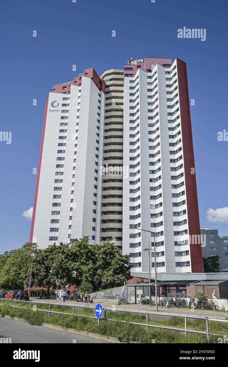 Residential tower block, Zwickauer Damm 12, Gropiusstadt, Neukoelln ...