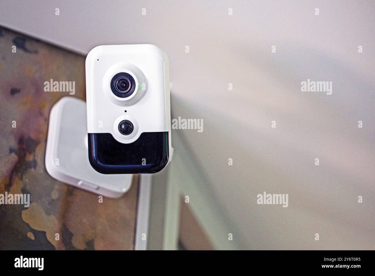 installation of surveillance camera in the house and office. Safety and ...