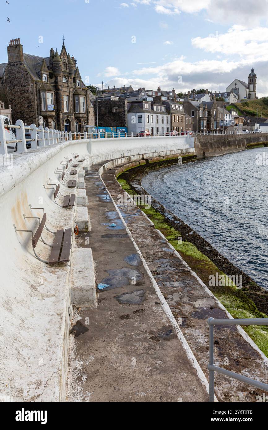 Shore st and harbour, Macduff, Banff Bay, Aberdeenshire, Scotland, UK ...