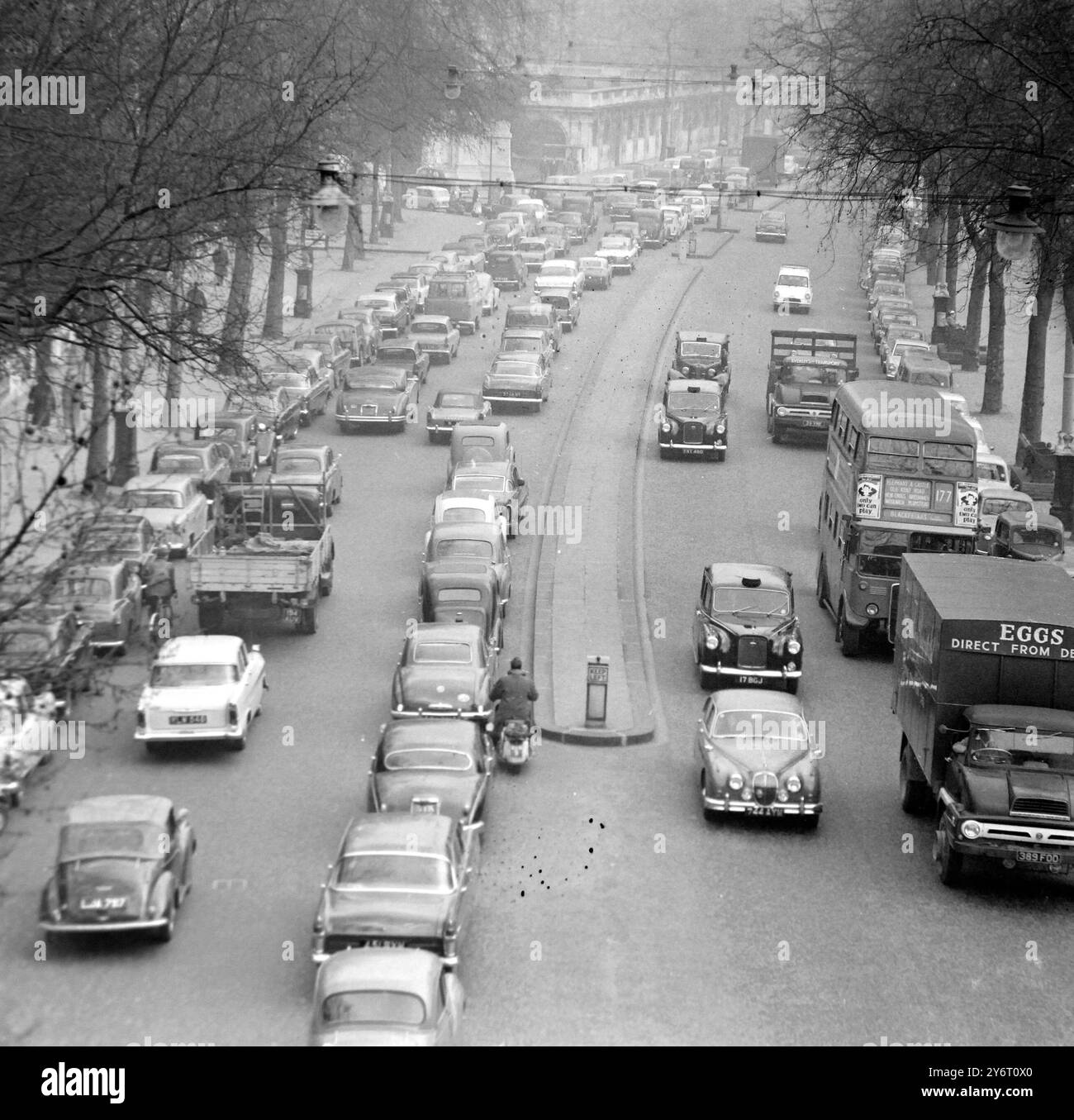 RAIL STRIKES IN LONDON - EMBANKMENT JAMS 29 JANUARY 1962 Stock Photo ...