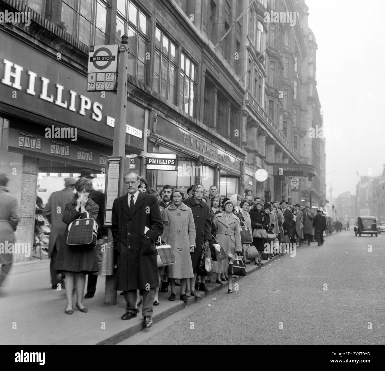 RAIL STRIKES IN LONDON - PASSENGERS QUEUE BUSES STRAND 29 JANUARY 1962 ...