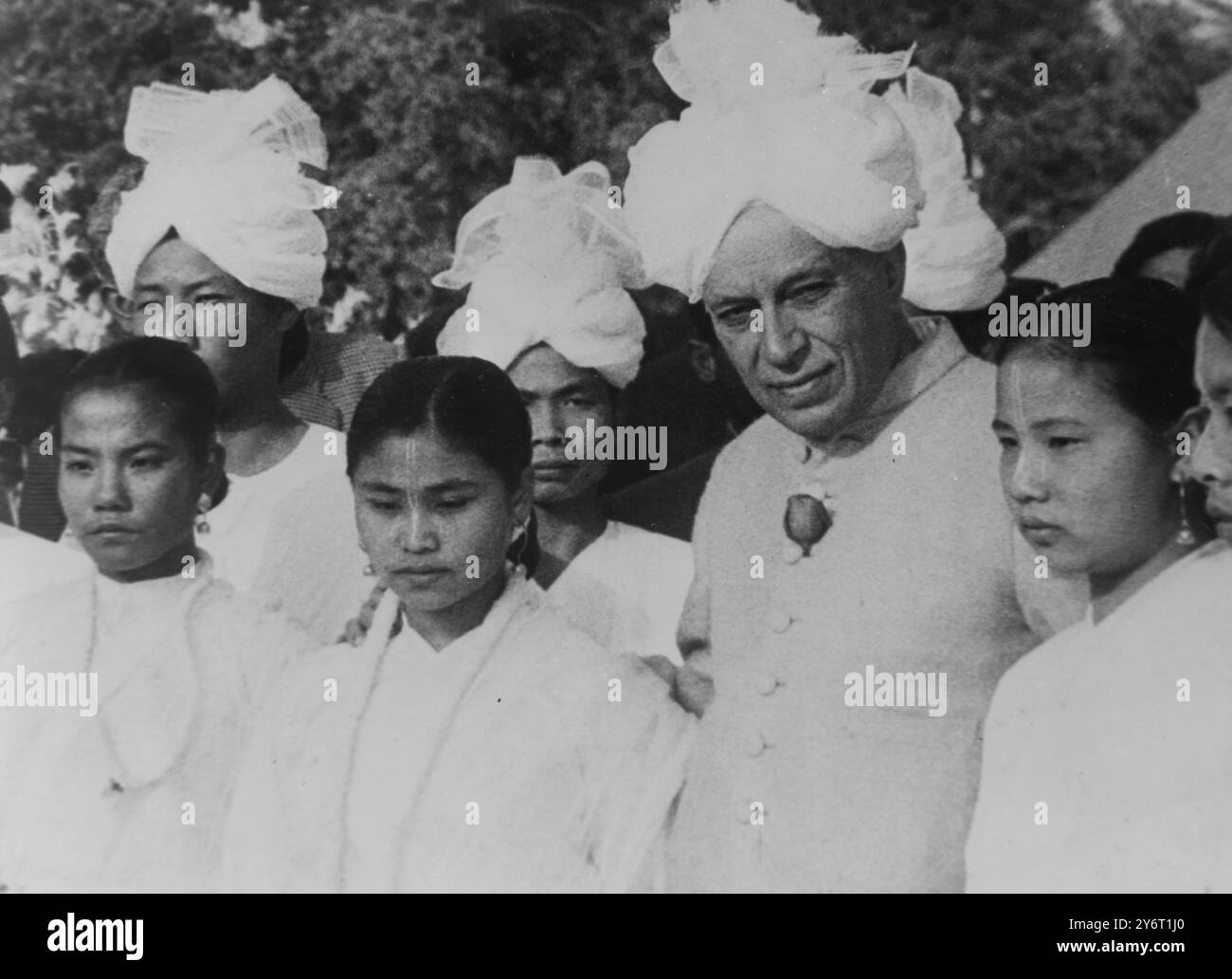 INDIAN PREMIER JAWAHARLAL NEHRU WEARING TURBAN HAT 26 JANUARY 1962 ...