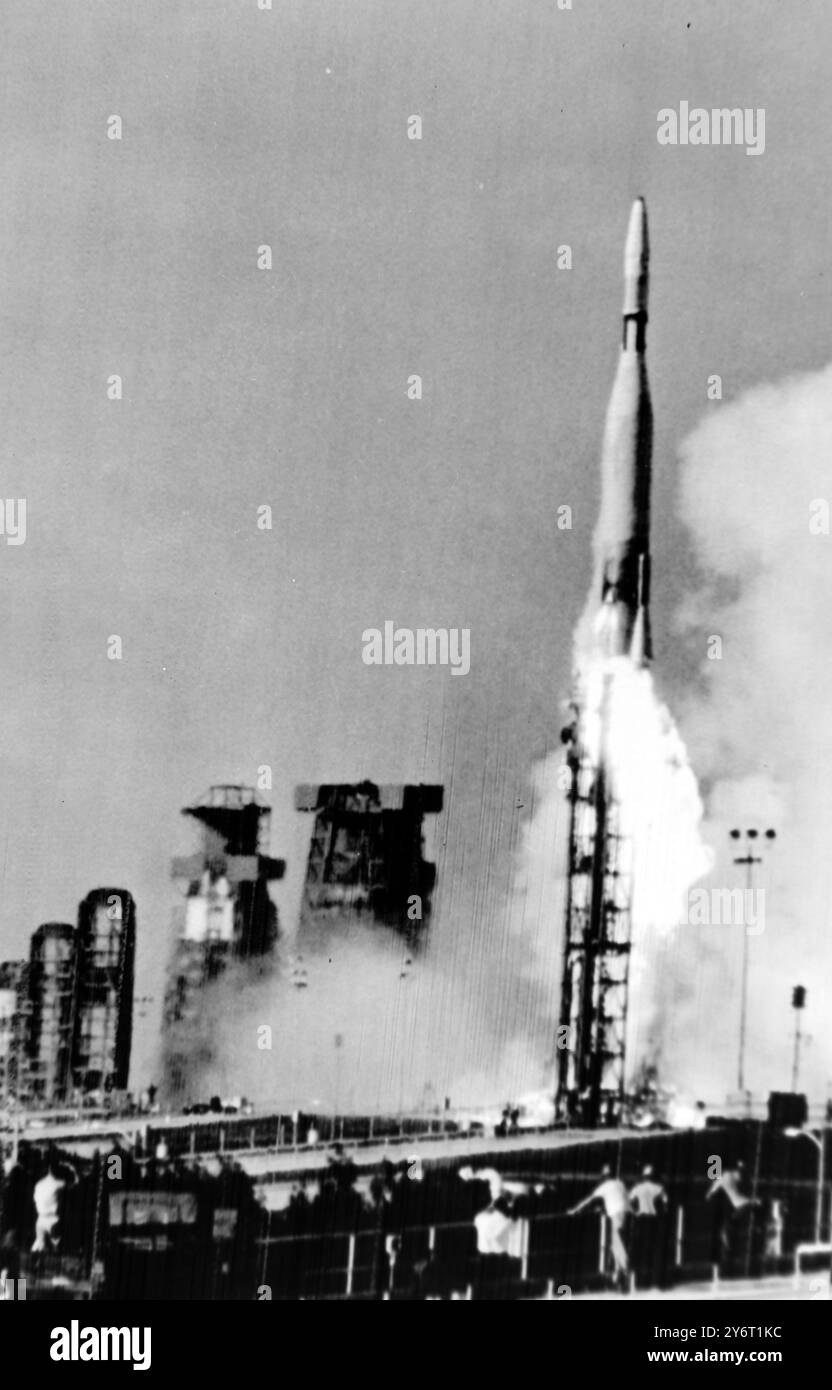 SPCAE ROCKET AT CAPE CANAVERAL IN FLORIDA 26 JANUARY 1962 Stock Photo ...