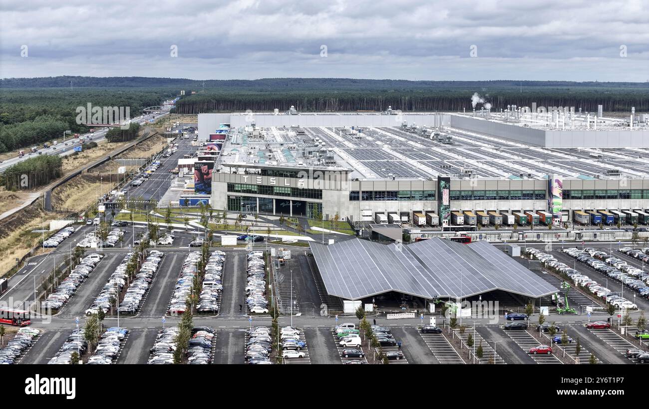 Tesla Giga Factory on the A10 motorway, at the front of the picture is ...