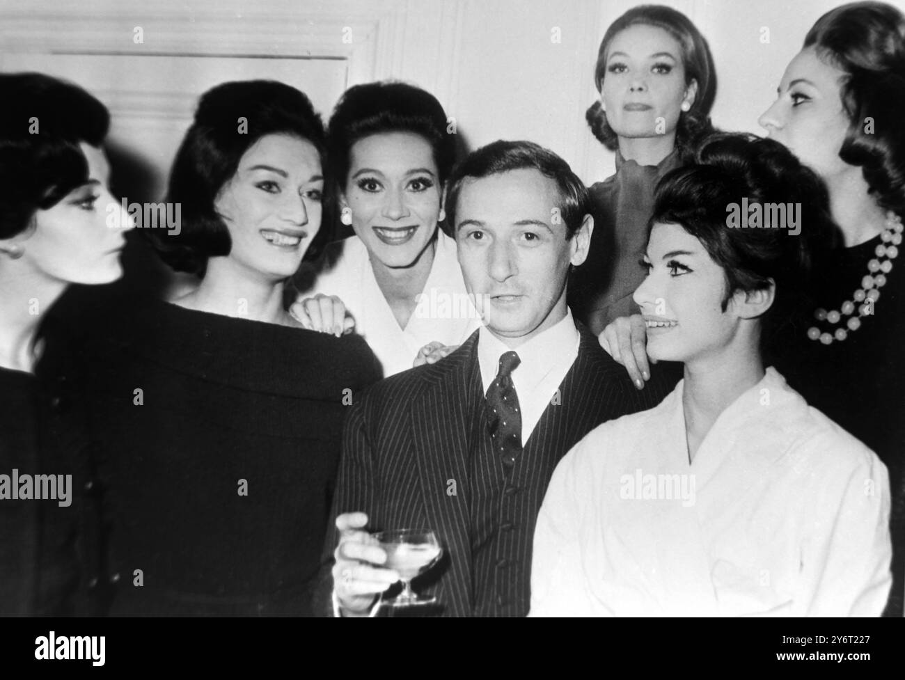 25 JANUARY 1962 FASHION DESIGNER MARC BOHAN WITH MODELS AFTER THE 1962 ...