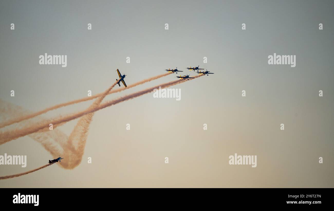 Planes performing synchronized aerial stunts hi-res stock photography ...