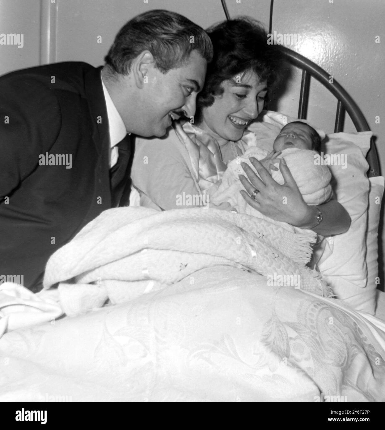 ACTOR HAROLD KASET WITH WIFE ESTHER & BABY CAROLINE IN LONDON / 25 ...