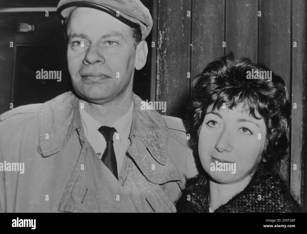 CHARLES VAN DOREN WITH HIS WIFE GERALD IN NEW YORK 25 JANUARY 1962 ...