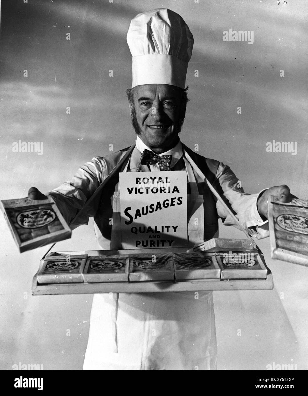 GEORGE SANDERS DRESSED AS CHEF / 24 JANUARY 1962 Stock Photo - Alamy