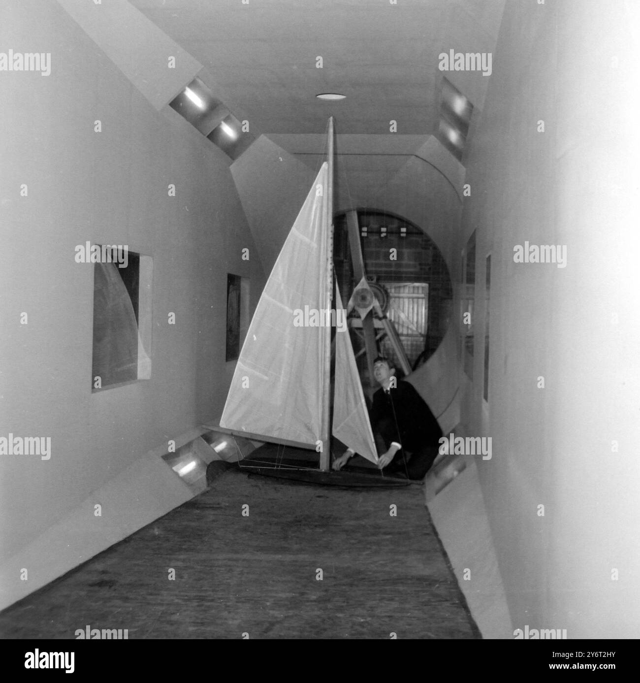 MARK ACRES WITH HIS MODEL IN WIND TUNNEL 24 JANUARY 1962 Stock Photo ...