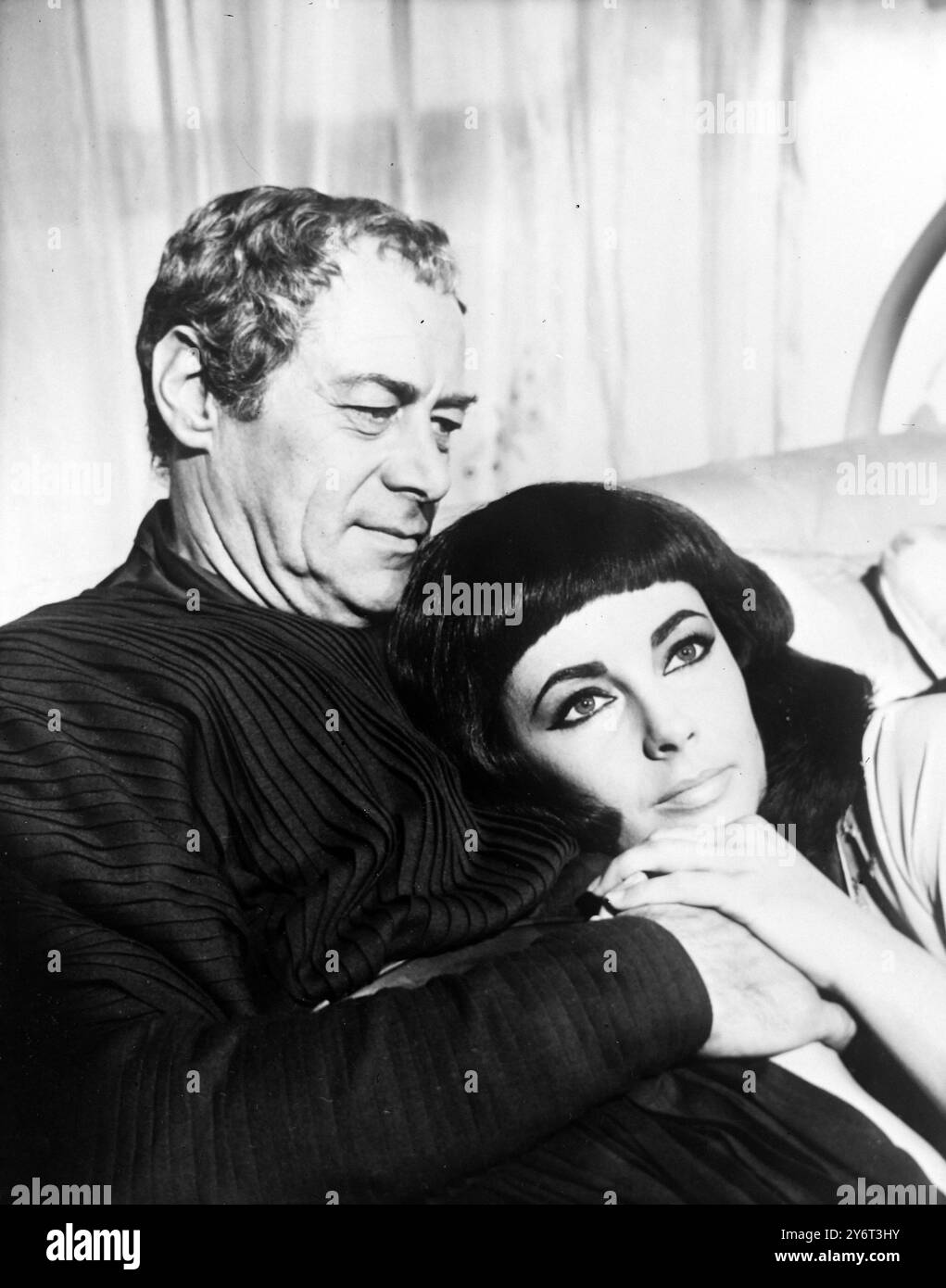 REX HARRISON WITH ELIZABETH TAYLOR FILMING CLEOPATRA IN ROME / 17 ...