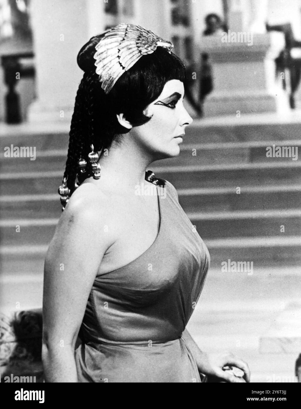 Cleopatra 1960s hi-res stock photography and images - Alamy