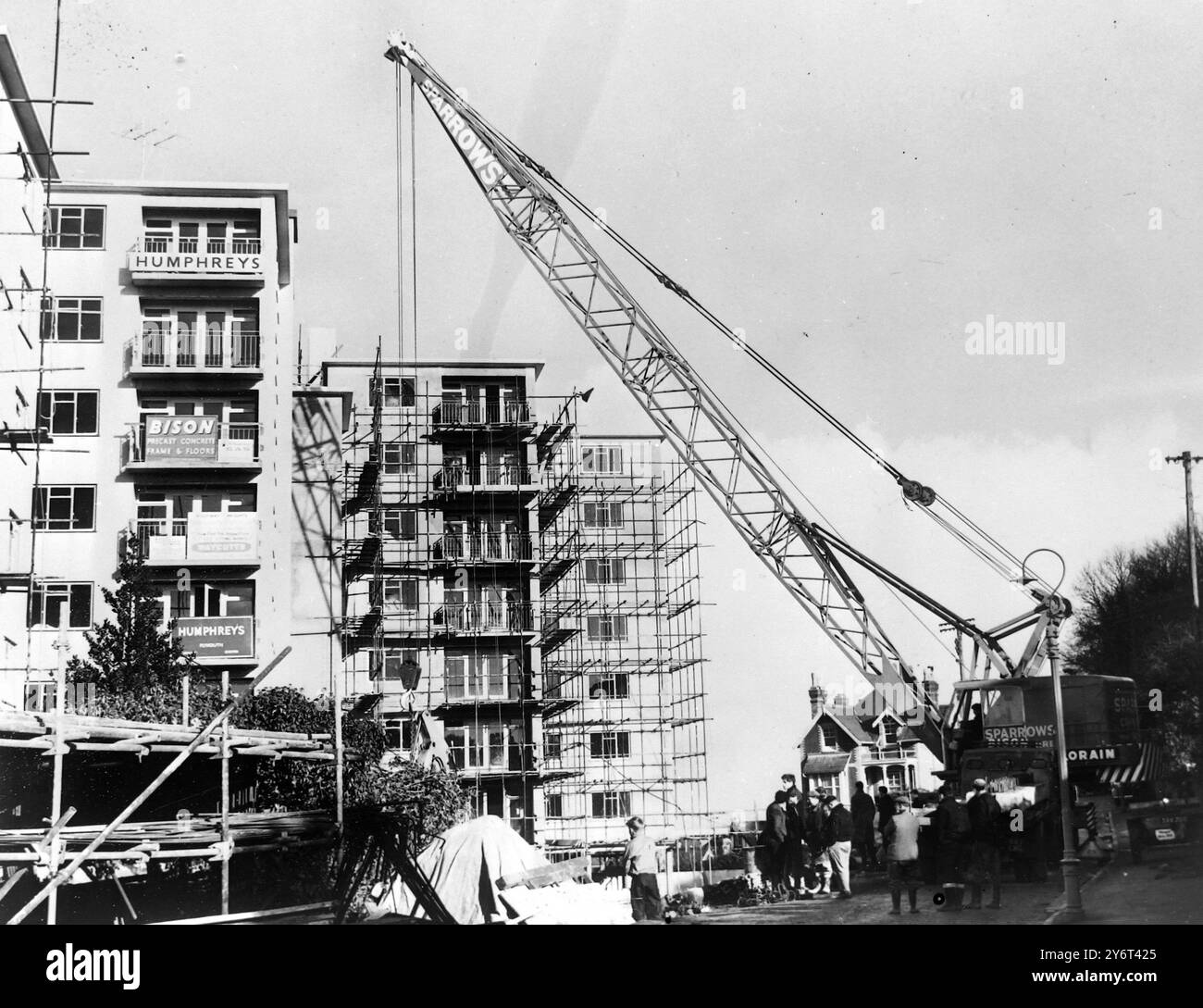 LORRY CRANE IN TORQUAY 15 JANUARY 1962 Stock Photo - Alamy