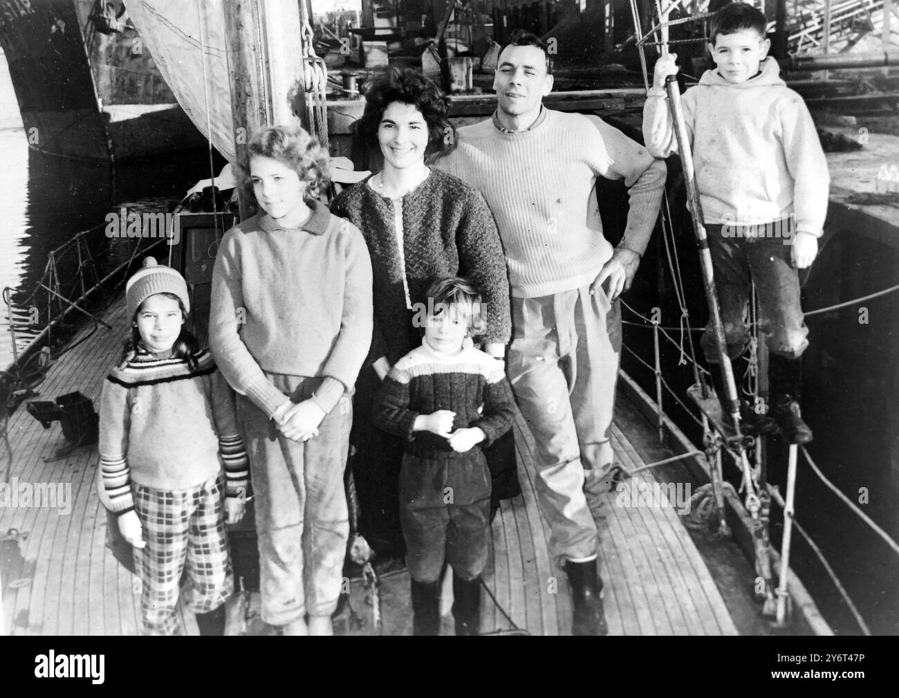 RUDOLF RUDIGER WITH WIFE SHIRLEY AND FAMILY IN DORSET / 16 JANUARY 1962 ...