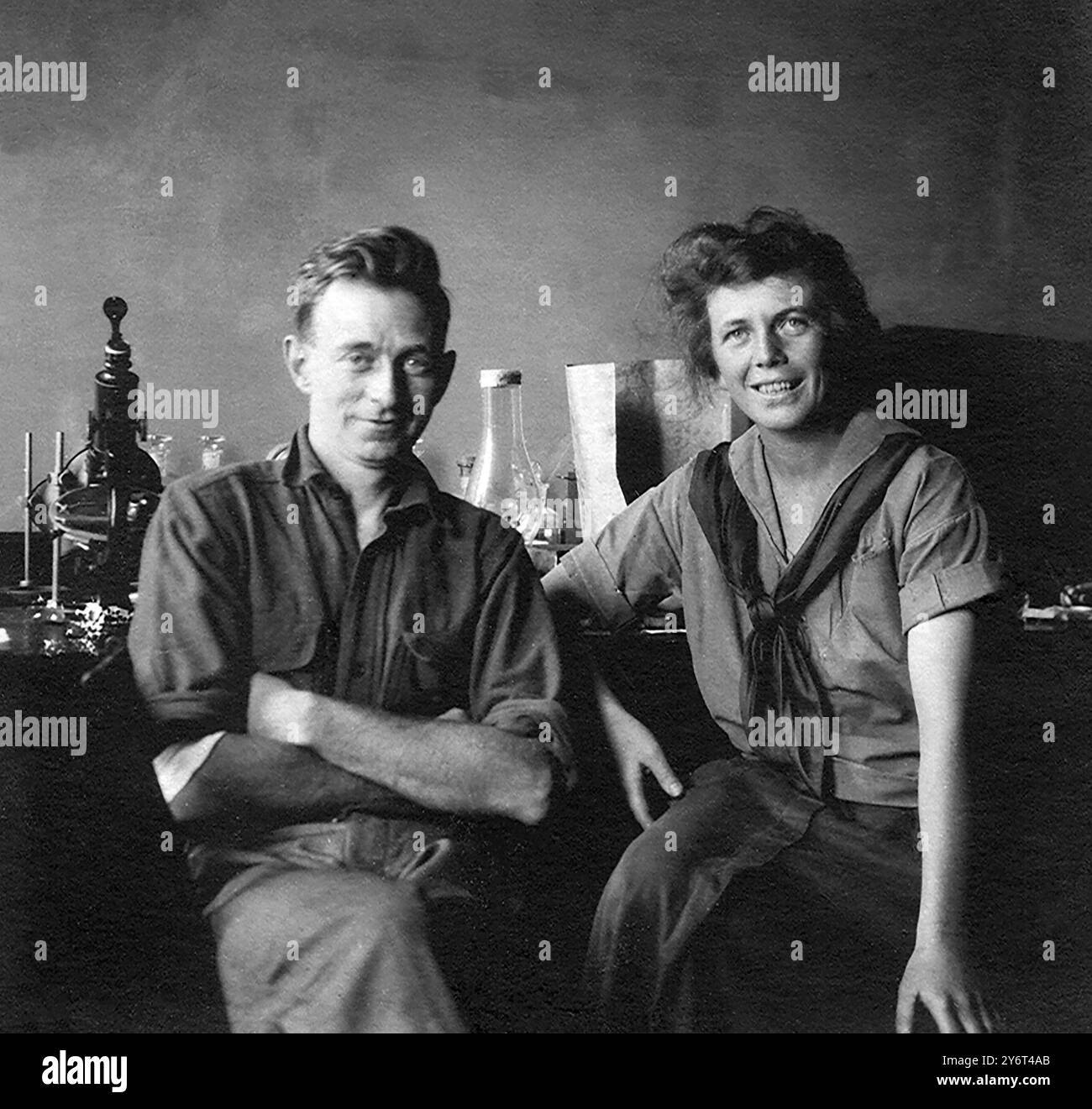 American female zoologist hi-res stock photography and images - Alamy