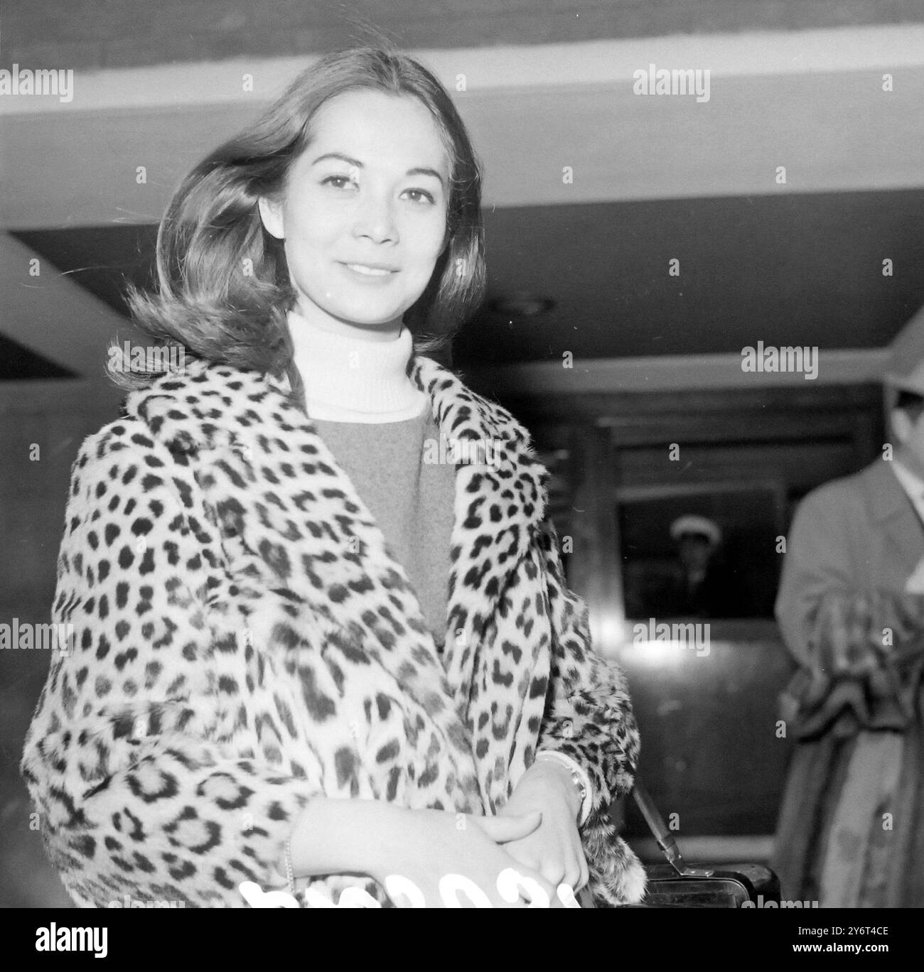 ACTRESS NANCY KWAN IN LONDON 12 JANUARY 1962 Stock Photo - Alamy
