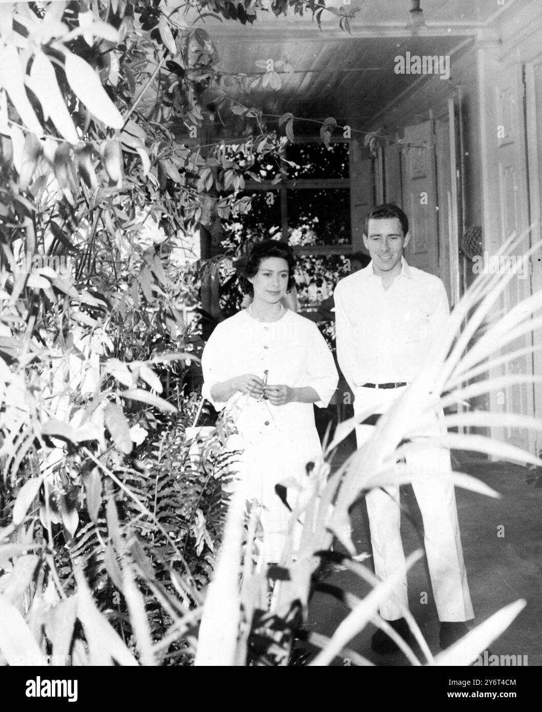 PRINCESS MARGARET ROSE WITH LORD SNOWDON WATCH SPRING FLOWERS IN ...