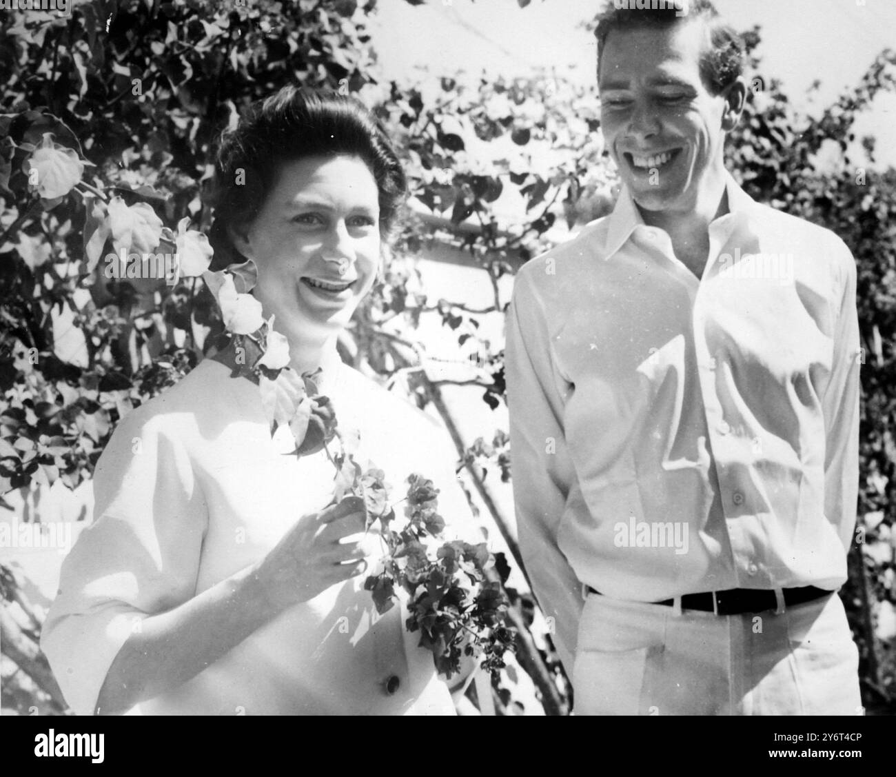 PRINCESS MARGARET ROSE WITH LORD SNOWDON WATCH SPRING FLOWERS IN ...