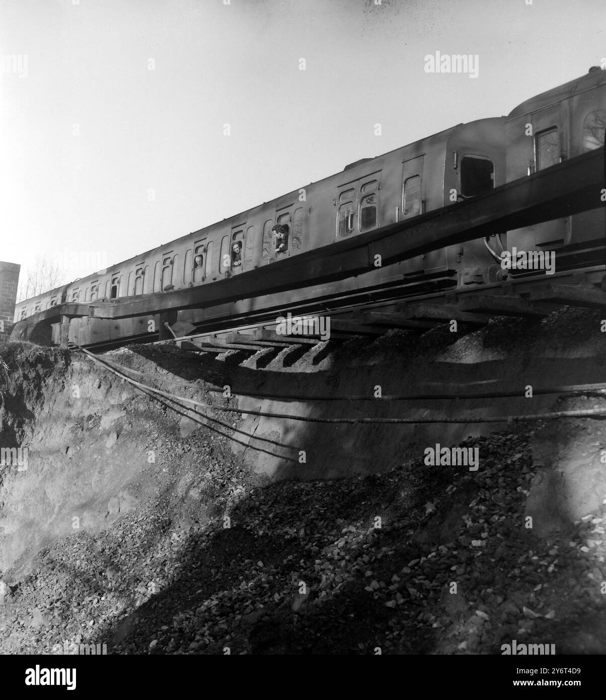 BRIDGES COLLAPSED ON PORTSMOUTH THROUGH GADLIMING RAILWAY 13 JANUARY ...