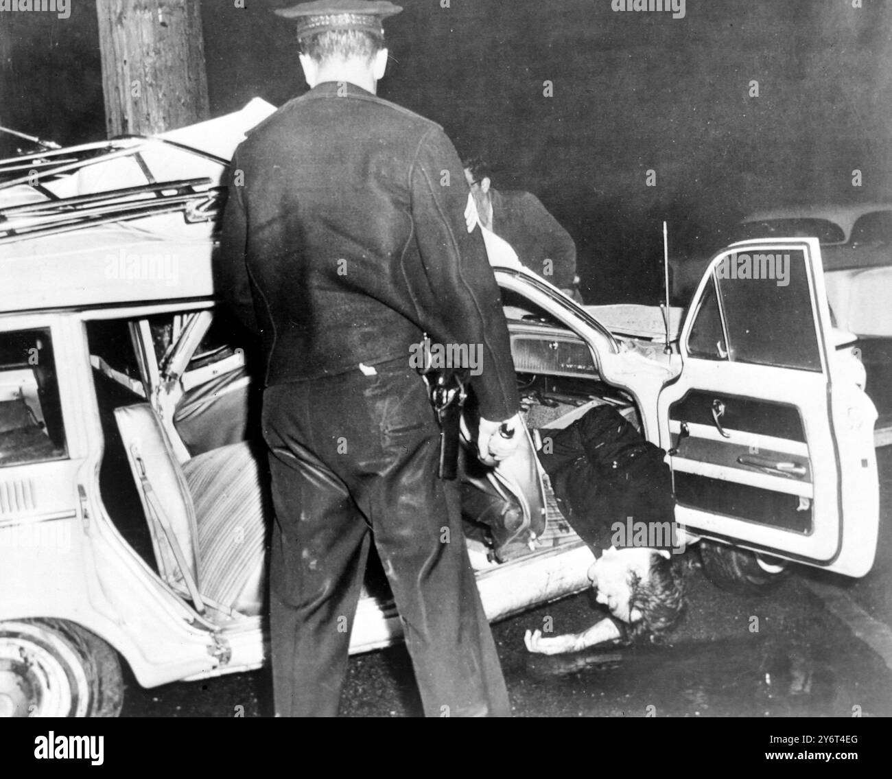 ERNIE KOVACS HANGS DEAD FROM CAR / 13 JANUARY 1962 Stock Photo - Alamy