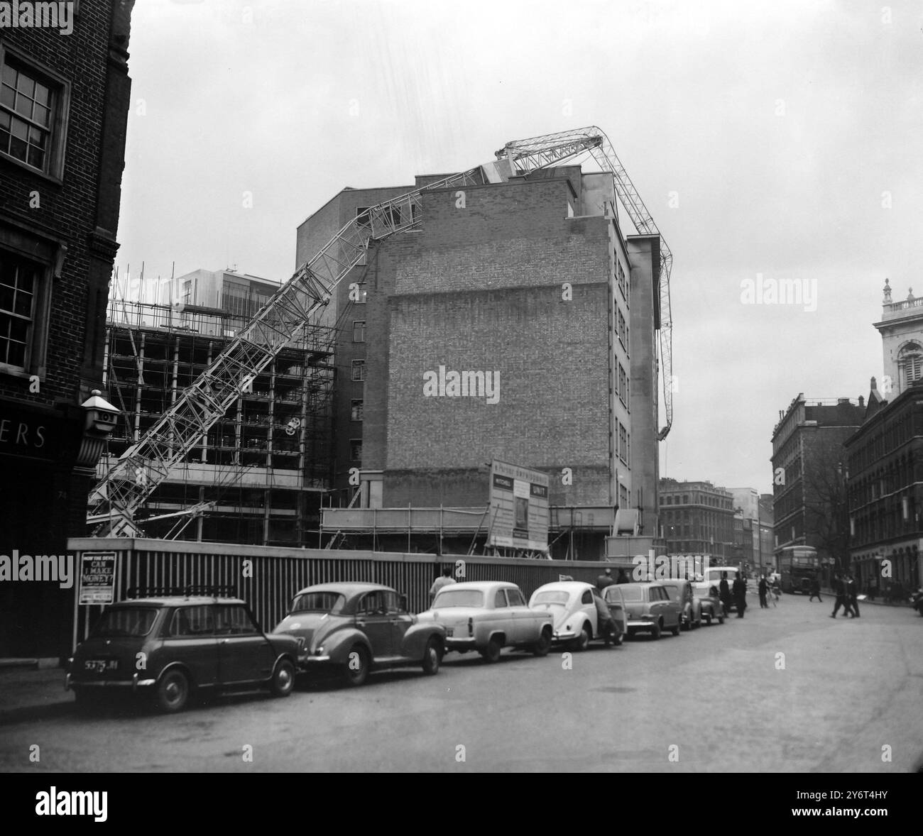 CRANE BLOWN OVER IN SHOE LANE IN LONDON 11 JANUARY 1962 Stock Photo - Alamy