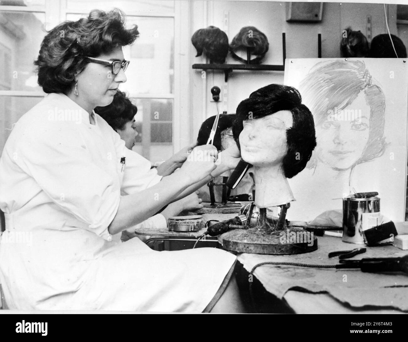 MODELS FASHION MODELS WITH JACKIE KENNEDY WIGS OR HAIRSTYLES 10 JANUARY ...