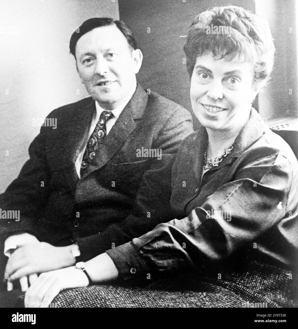 CONOR CRUISE OBRIEN WITH WIFE / 8 JANUARY 1962 Stock Photo - Alamy