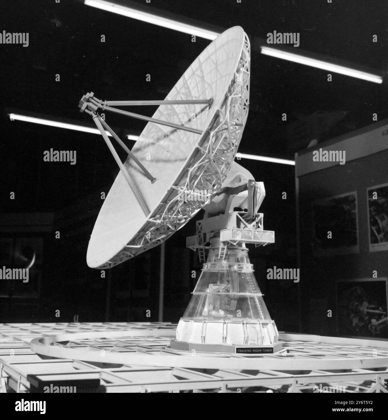 MODEL OF A SPACE RADAR TRACKER 8 JANUARY 1962 Stock Photo - Alamy