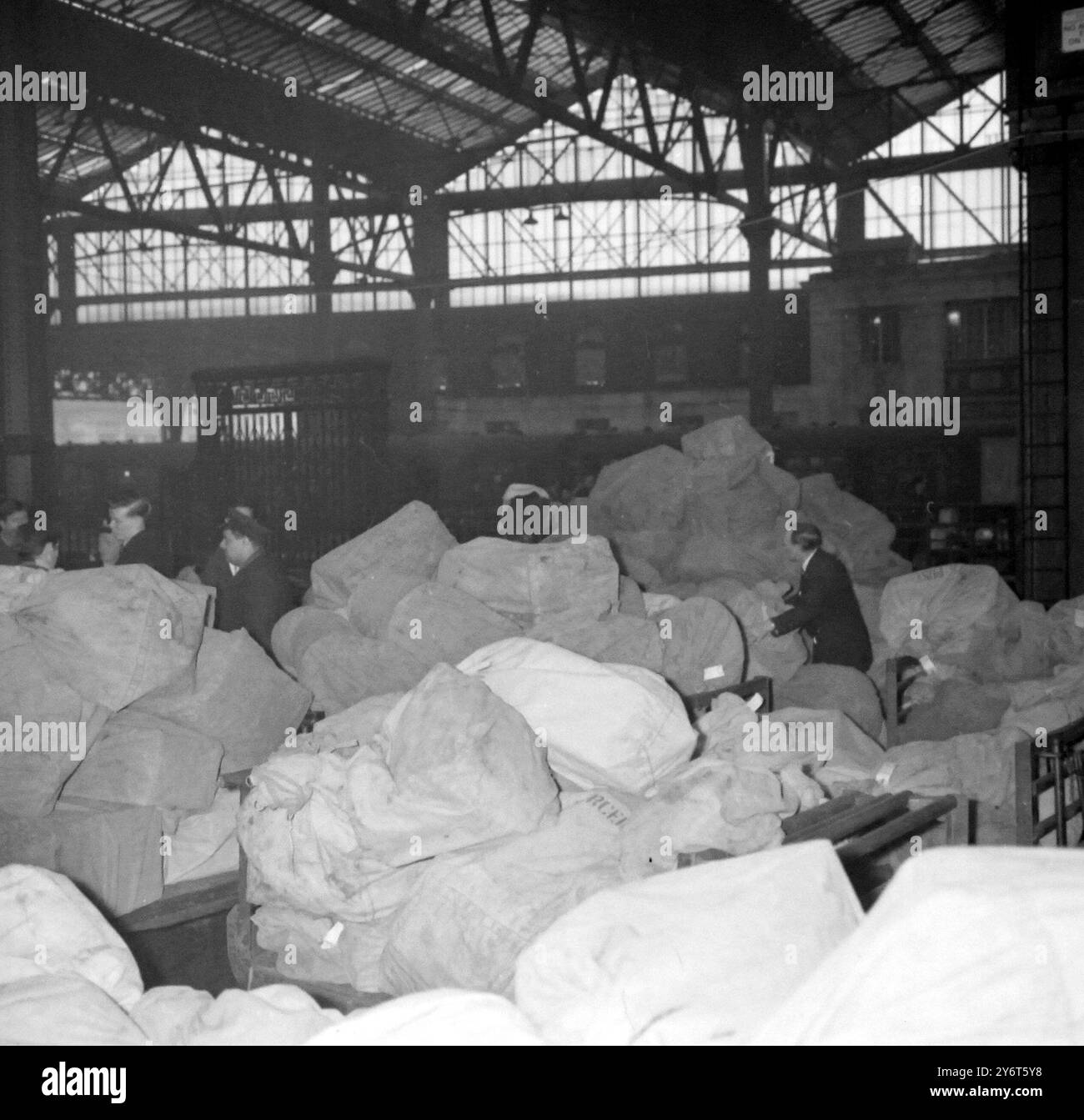 POST OFFICE DEFENCE OF FREEDOM PILES MAIL WATERLOO STATION 8 JANUARY ...