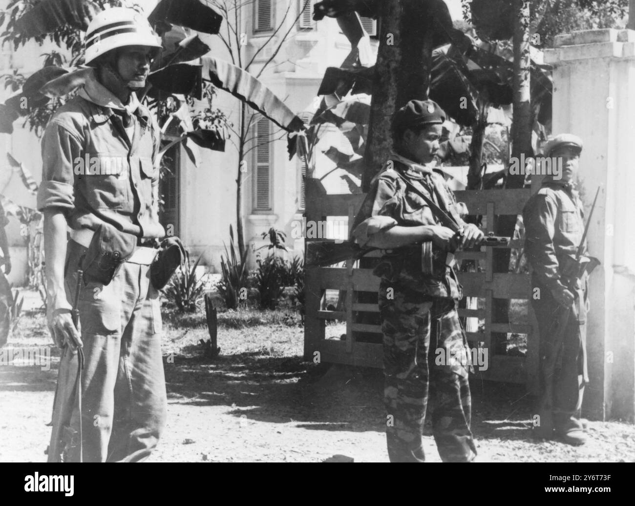 VIETNAM WAR SOLDIERS GUARD COALITION GOVT PRESS CONFERENCE 1 JANUARY ...