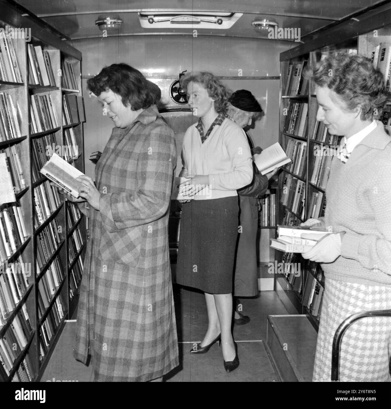 MOBILE LIBRARY CORNWALL 21 DECEMBER 1961 Stock Photo - Alamy