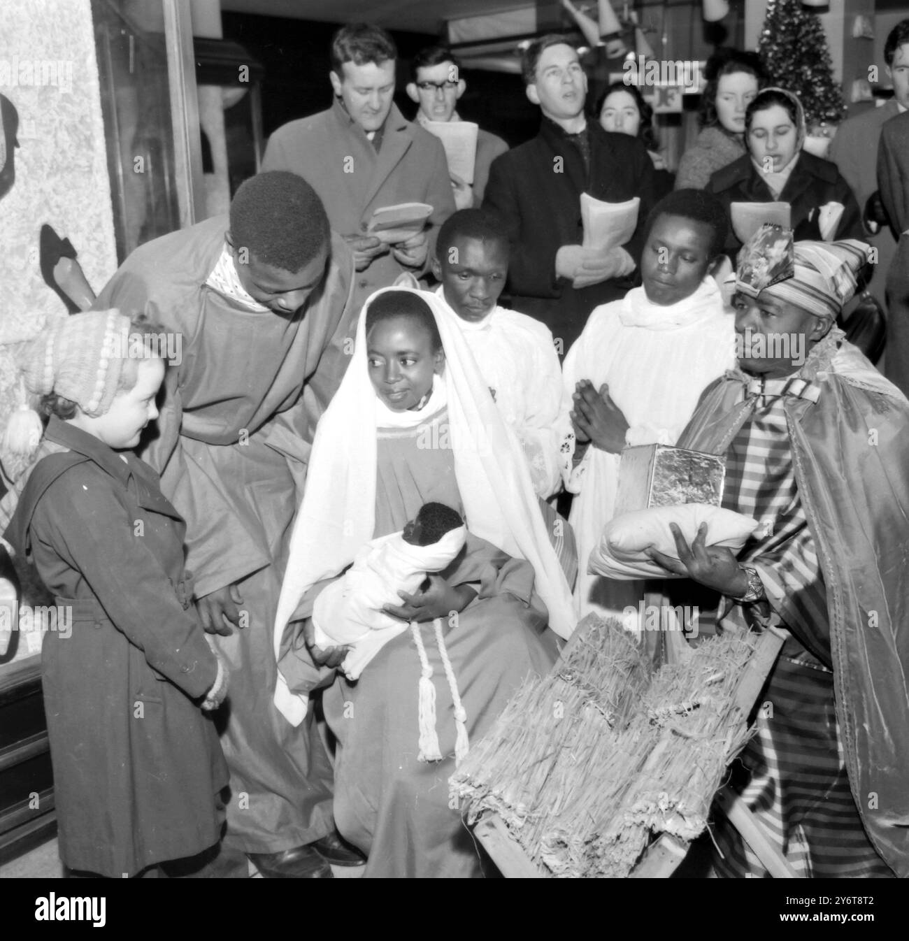 CHRISTMAS RC CHURCH CAROL SINGING FOR WAR ON WANT 20 DECEMBER 1961 ...