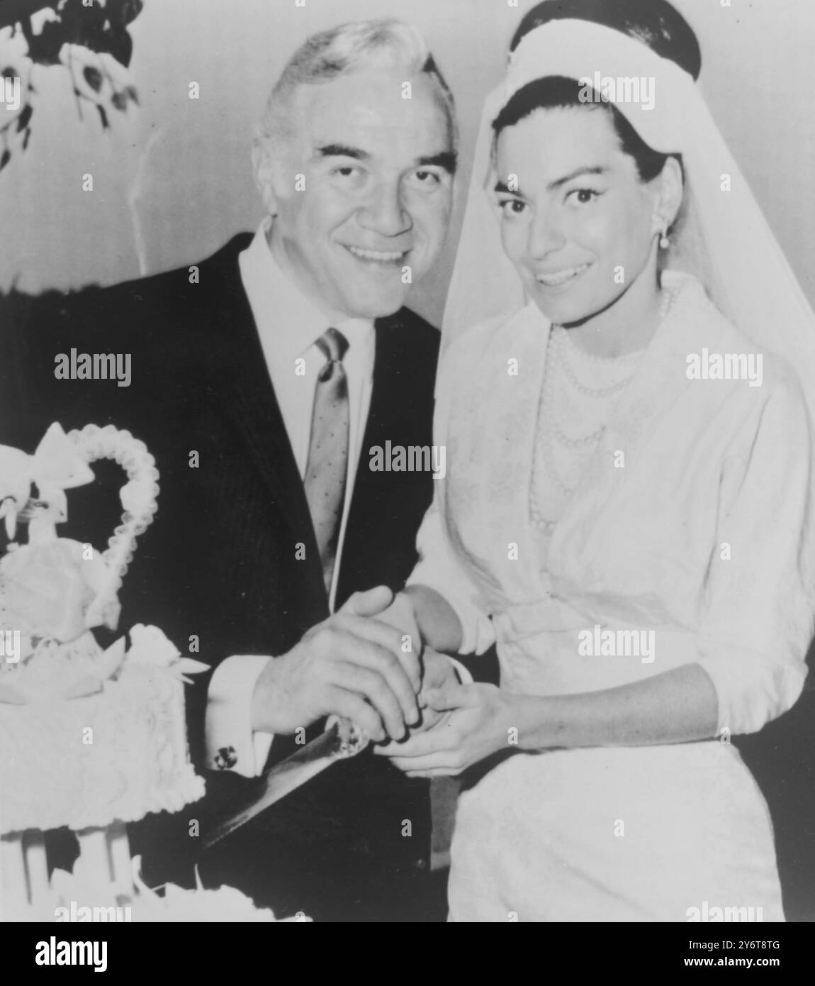 LORNE GREENE WEDS DEAN NANCY IN HOLLYWOOD / 20 DECEMBER 1961 Stock ...