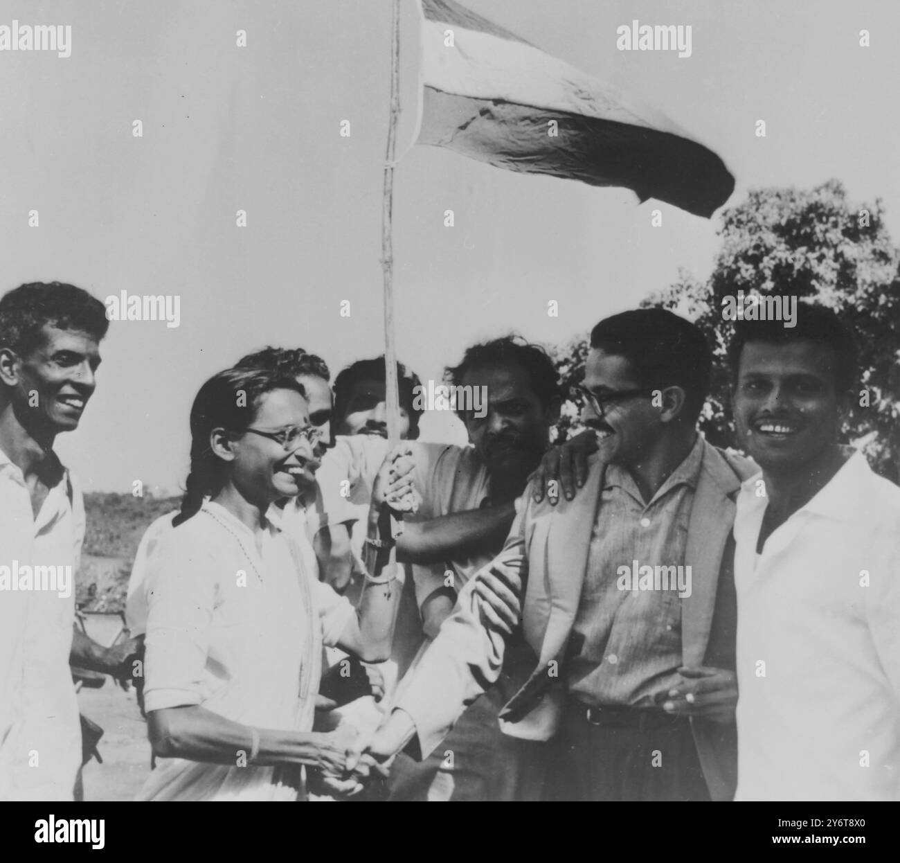GOA GOANS HOLDING INDIAN FLAG IN JUBILATION 21 DECEMBER 1961 Stock ...