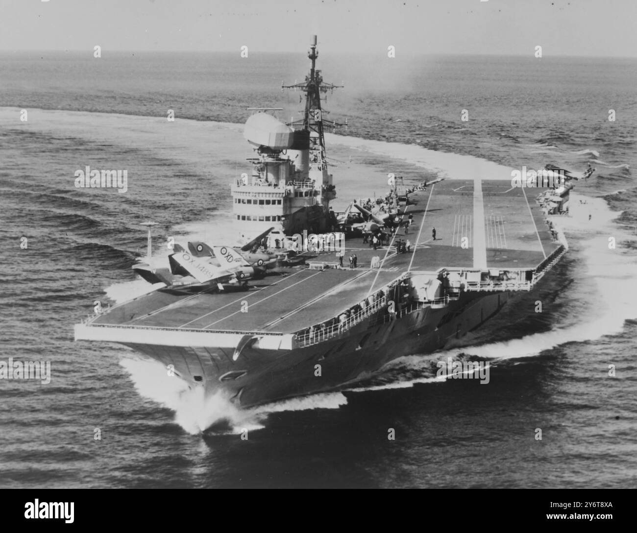 NAVY SHIPS V HMS VICTORIOUS 21 DECEMBER 1961 Stock Photo - Alamy