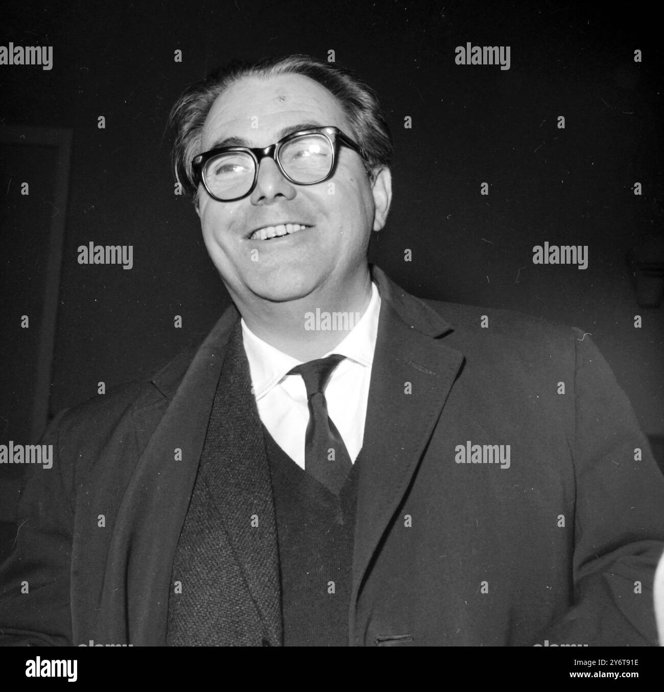 PLAYWRIGHT MAX FRISCH AT LONDON AIRPORT / 18 DECEMBER 1961 Stock Photo ...
