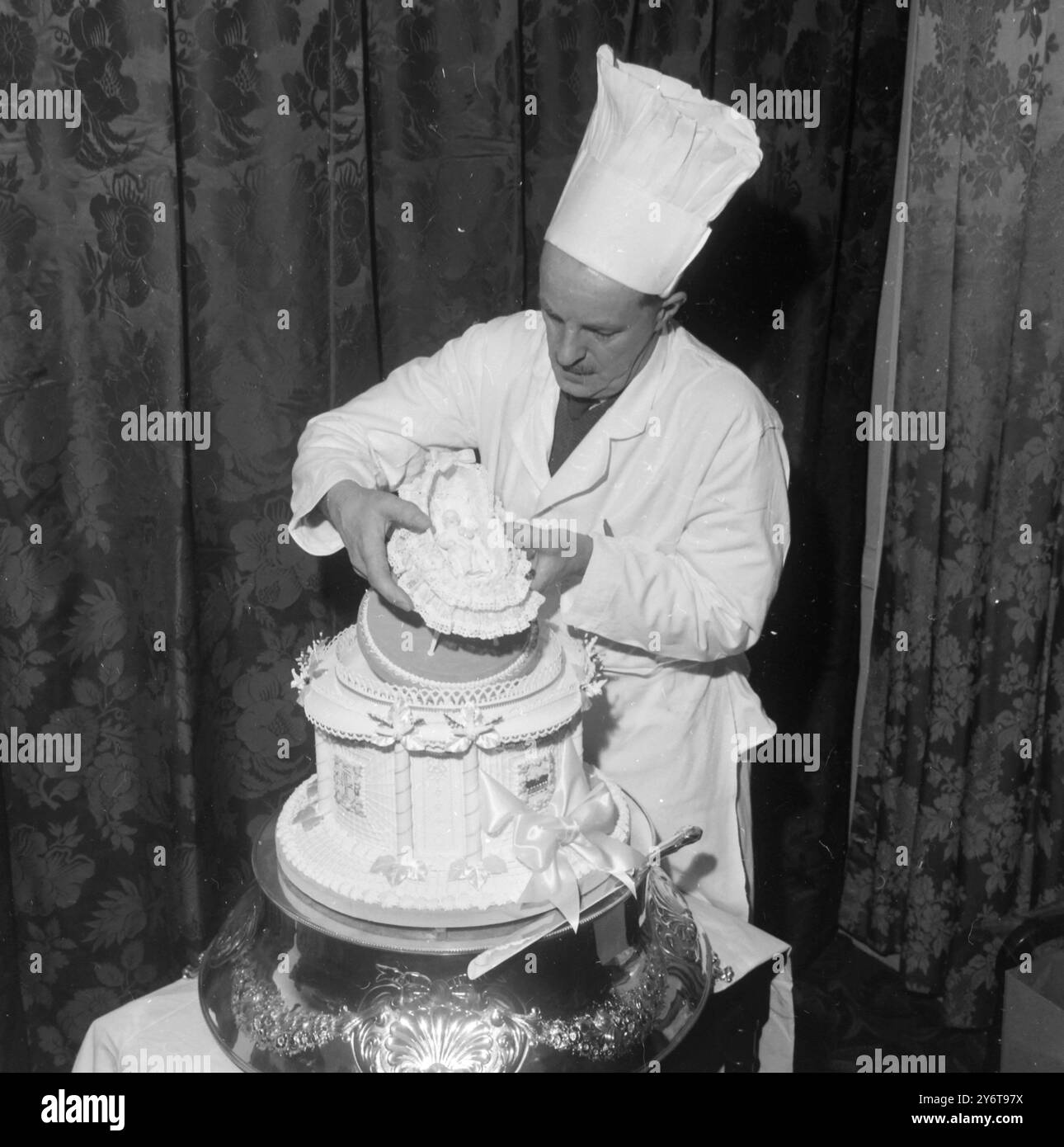FRANK JACOBS PREPARES FOR PRINCESS MARGARET BABY CAKE / 18 DECEMBER ...