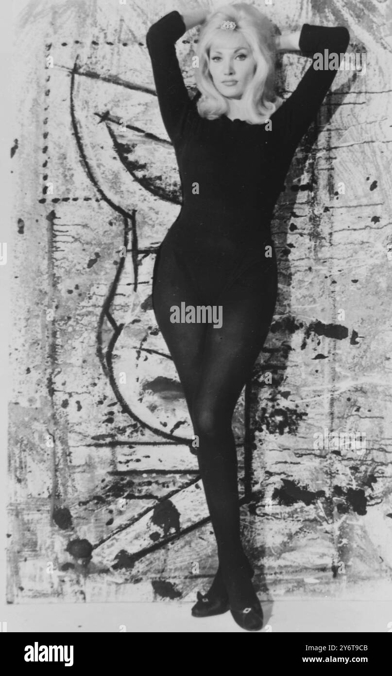 JACQUELINE JONES POSE / 18 DECEMBER 1961 Stock Photo - Alamy