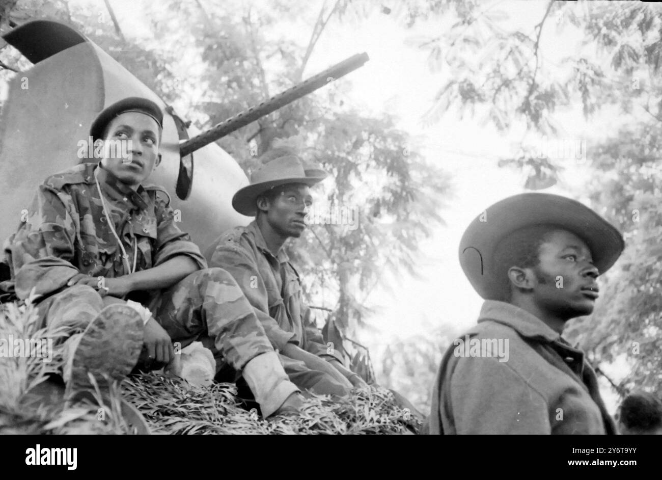ARMY SOLDIERS IN ARMOURED CAR KATANGA 14 DECEMBER 1961 Stock Photo - Alamy